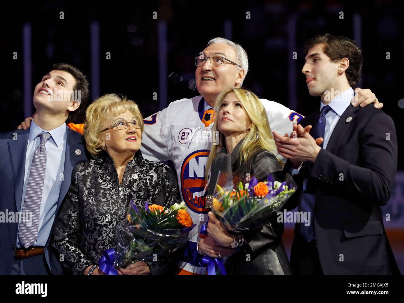 Former New York Islander John Tonelli, center, stands with his mother ...