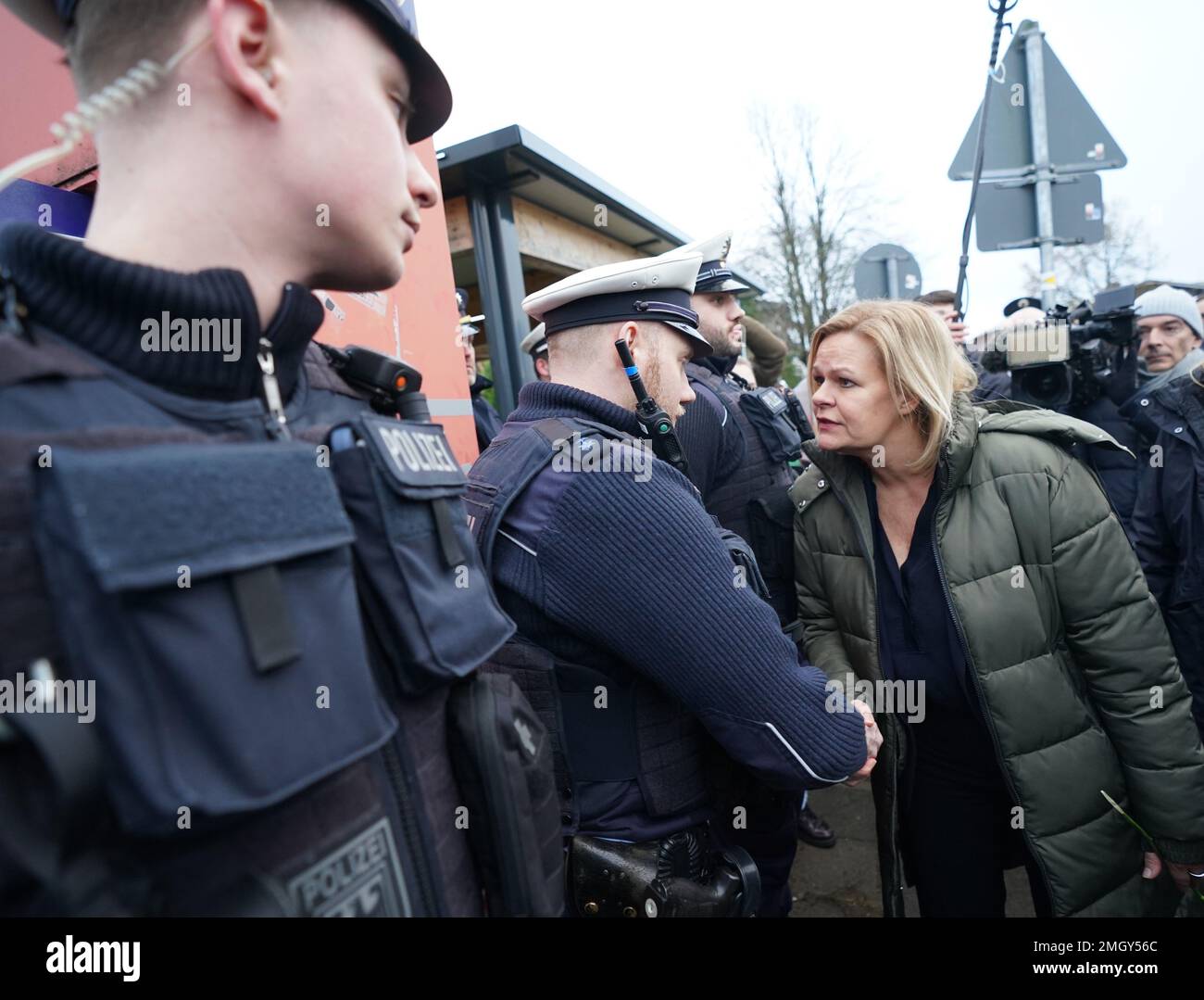 Brokstedt, Germany. 26th Jan, 2023. Nancy Faeser (r, SPD), Federal ...