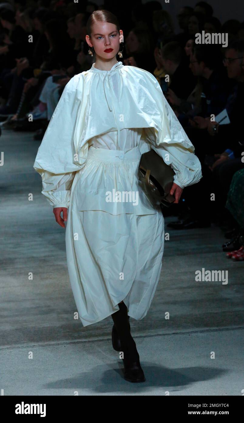 The Jil Sander women's Fall/Winter 2020/2021 collection is unveiled ...
