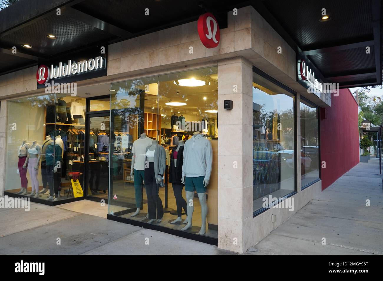 Lululemon flagship hi-res stock photography and images - Alamy