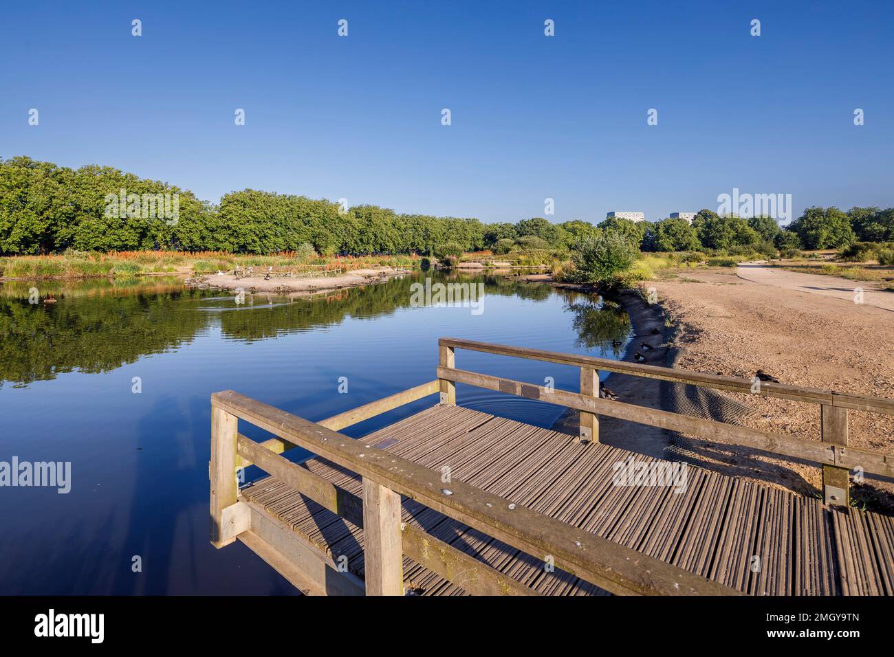 Wanstead park station hi-res stock photography and images - Alamy