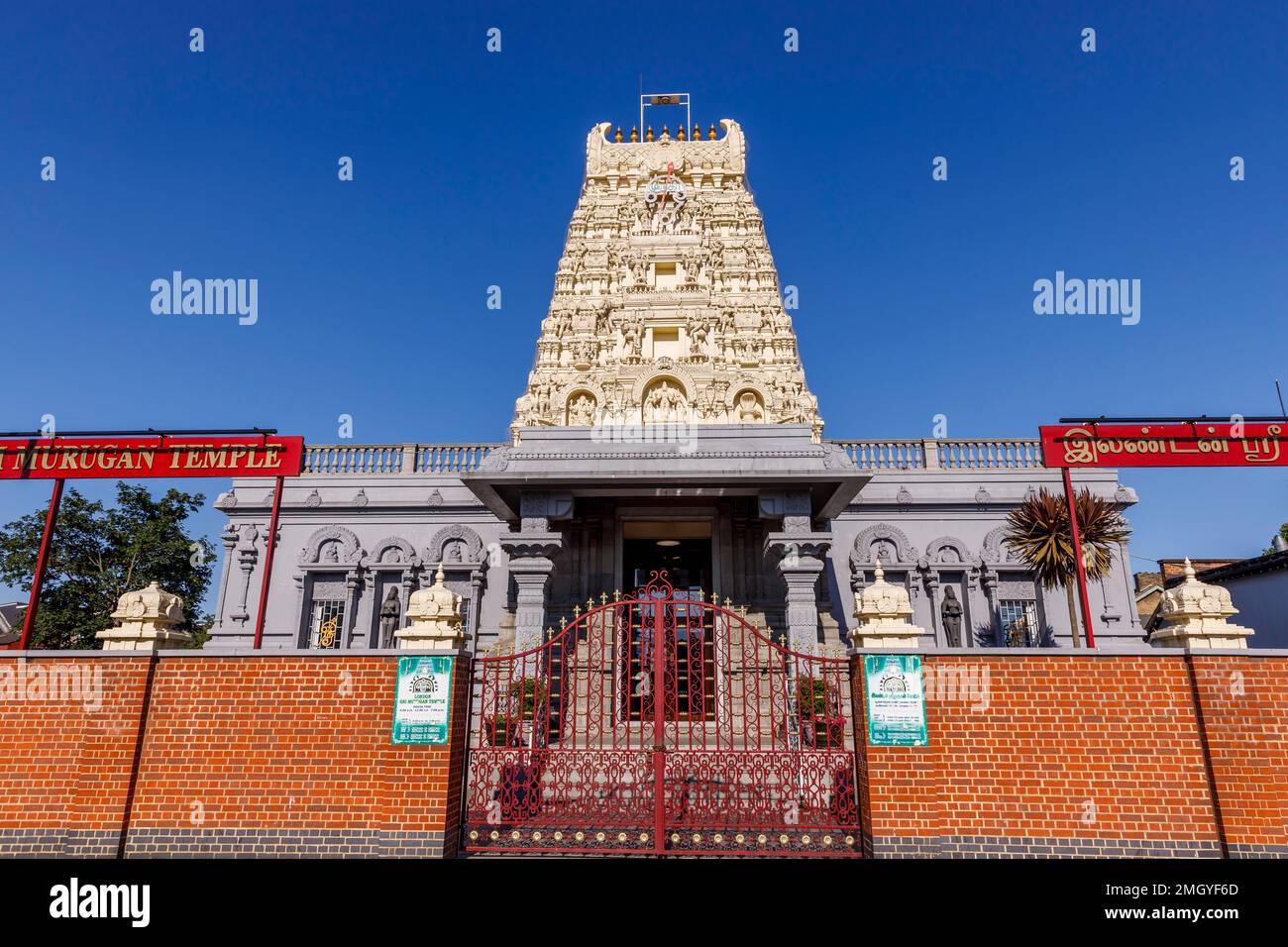 Forest gate community neighbourhood hi-res stock photography and images ...