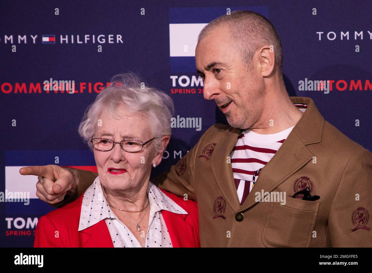 Alan Cumming and mother Mary Darling pose for photographers ahead of ...