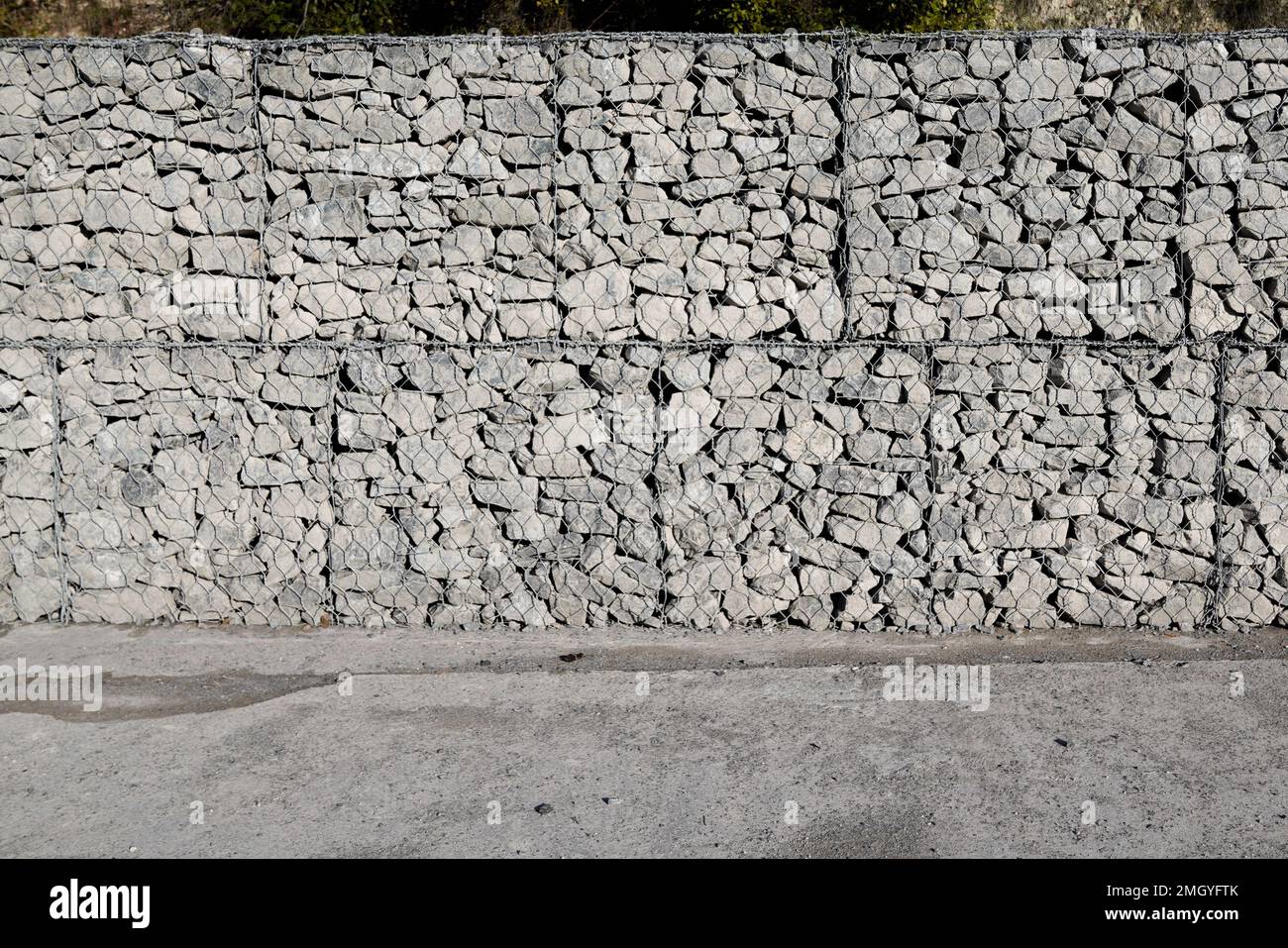 grey stone and pebbles in wire mesh wall horizontal stones facade ...