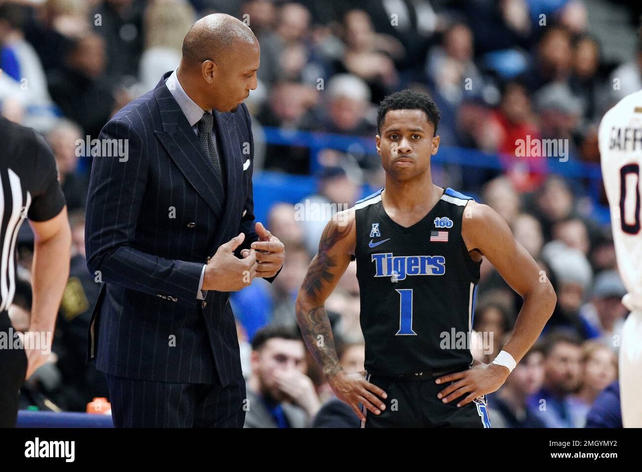 Memphis head coach Anfernee "Penny" Hardaway, left, talks with Tyler ...