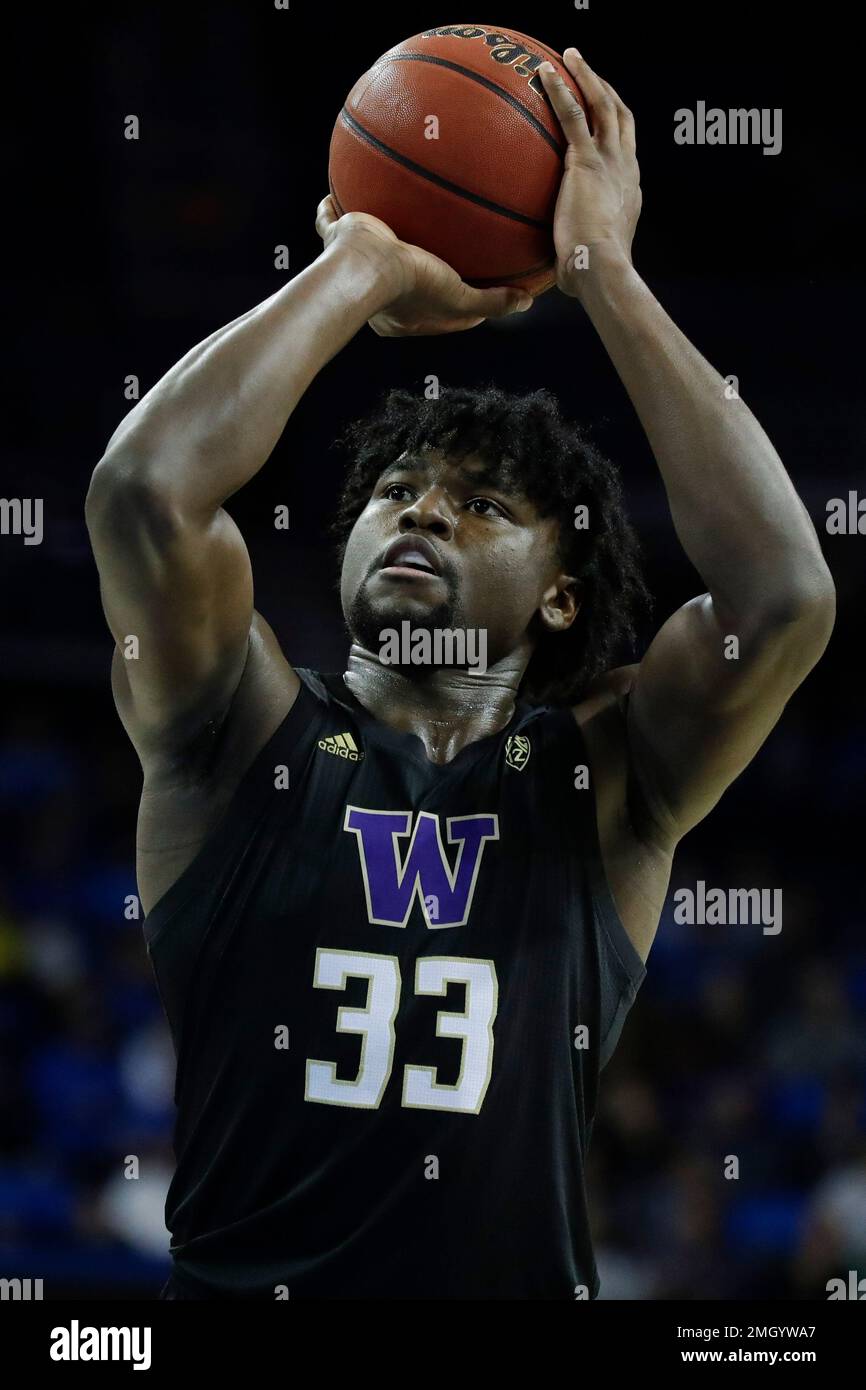 Washington forward Isaiah Stewart plays against UCLA during the second ...