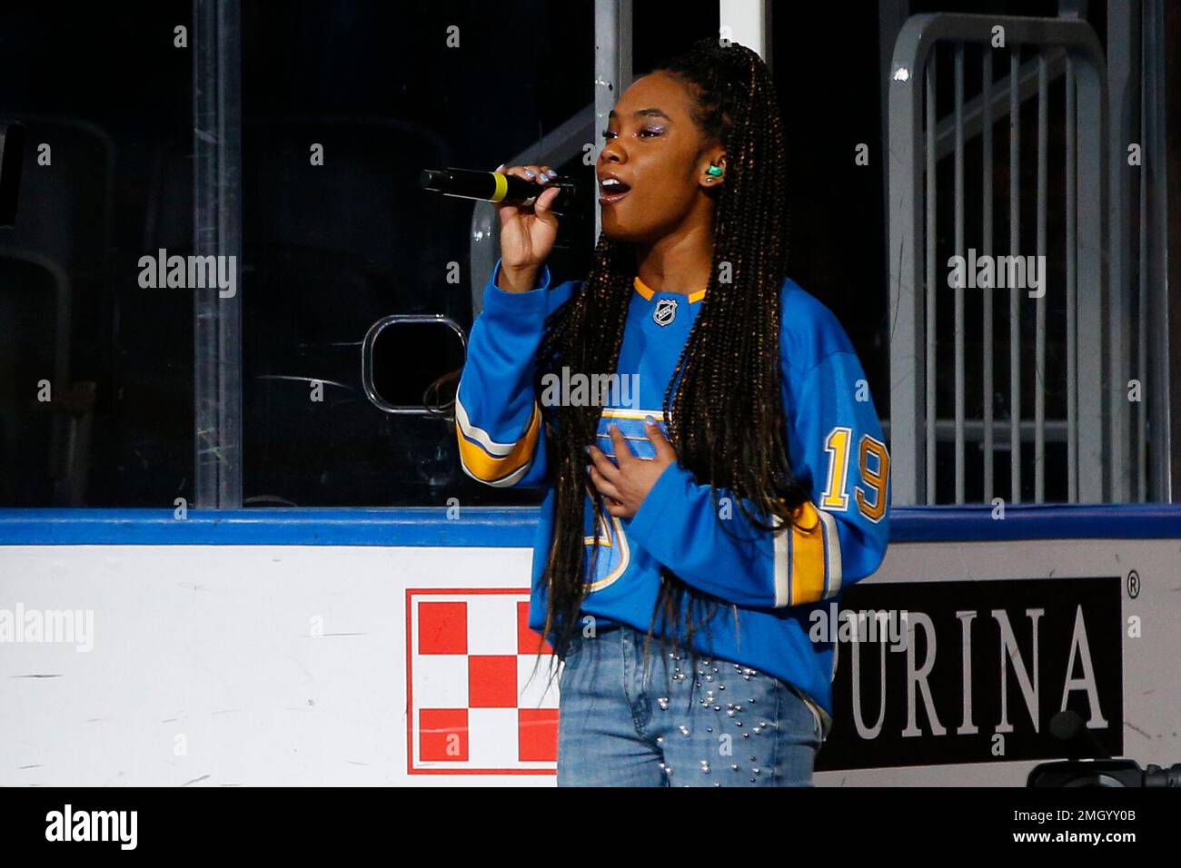 St. Louis native and 'The Voice' contestant Kennedy Holmes sings the ...