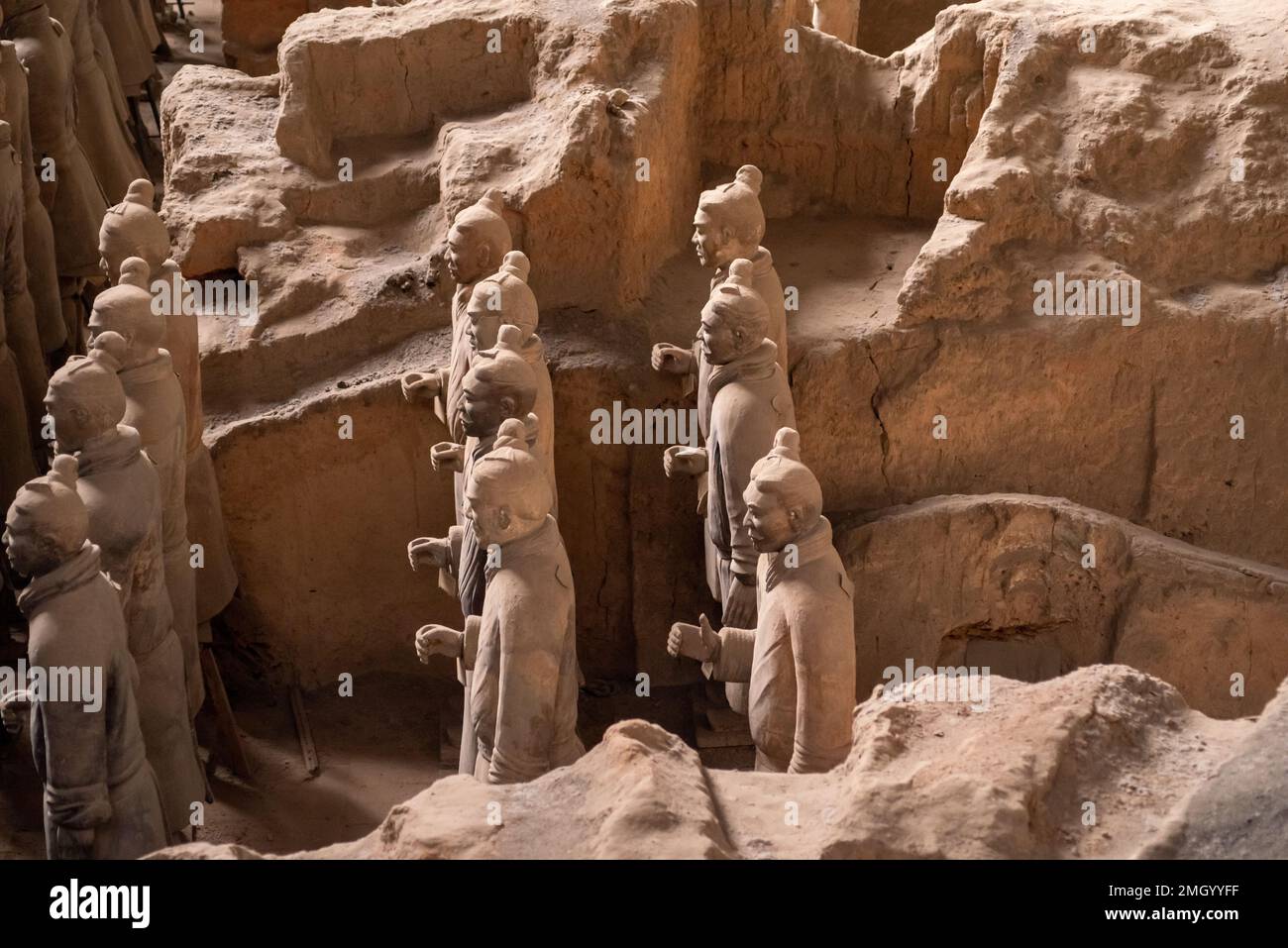 The Terracotta Army or the "Terra Cotta Warriors and Horses" buried in ...