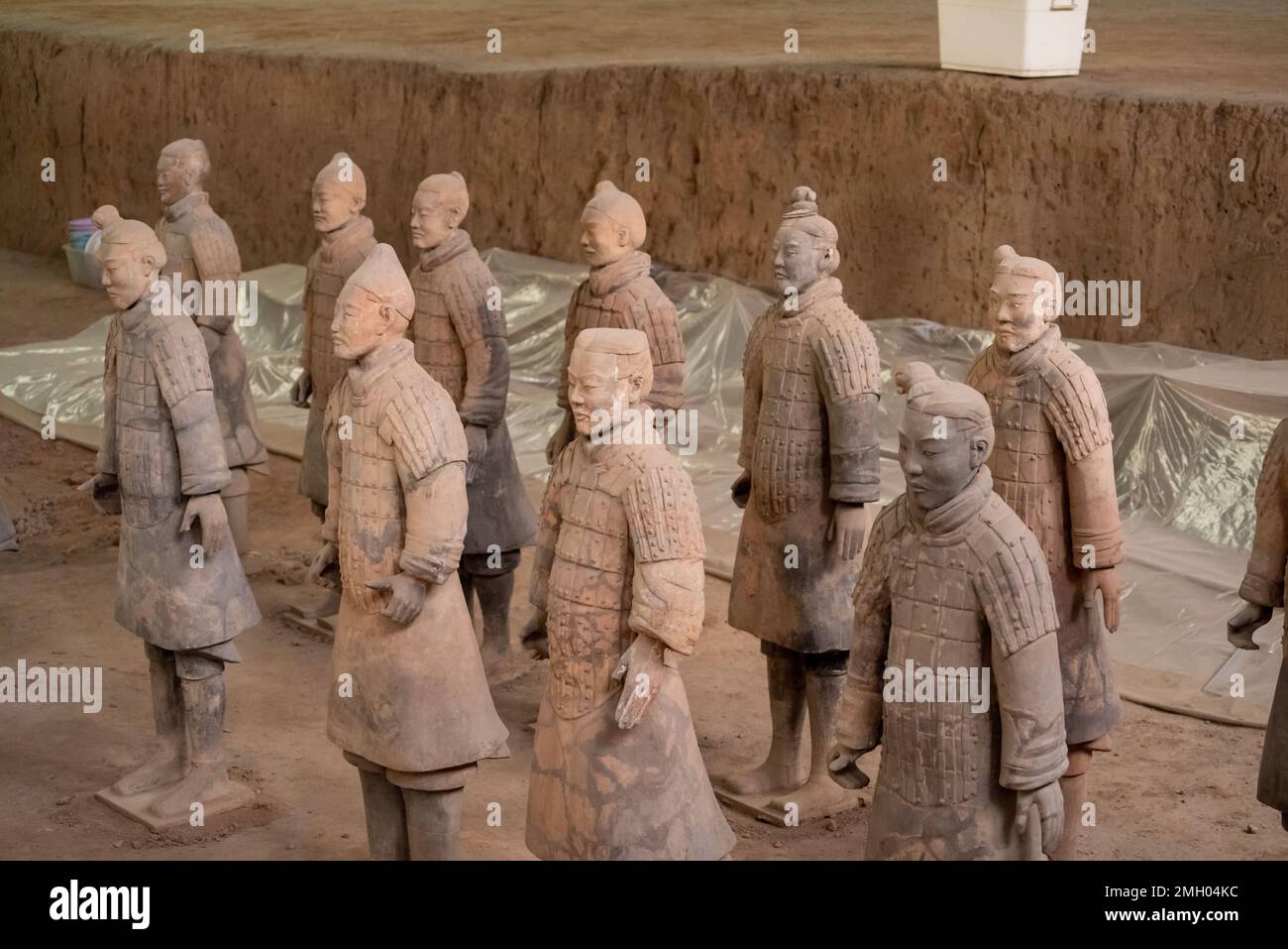 The Terracotta Army or the "Terra Cotta Warriors and Horses" buried in ...