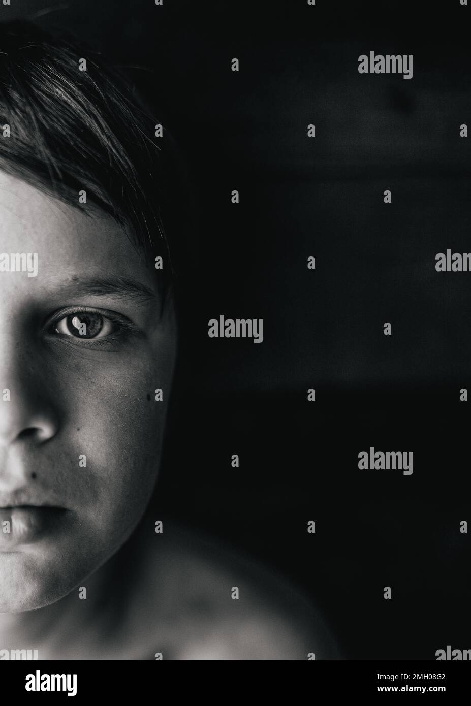 Boys face hi-res stock photography and images - Alamy