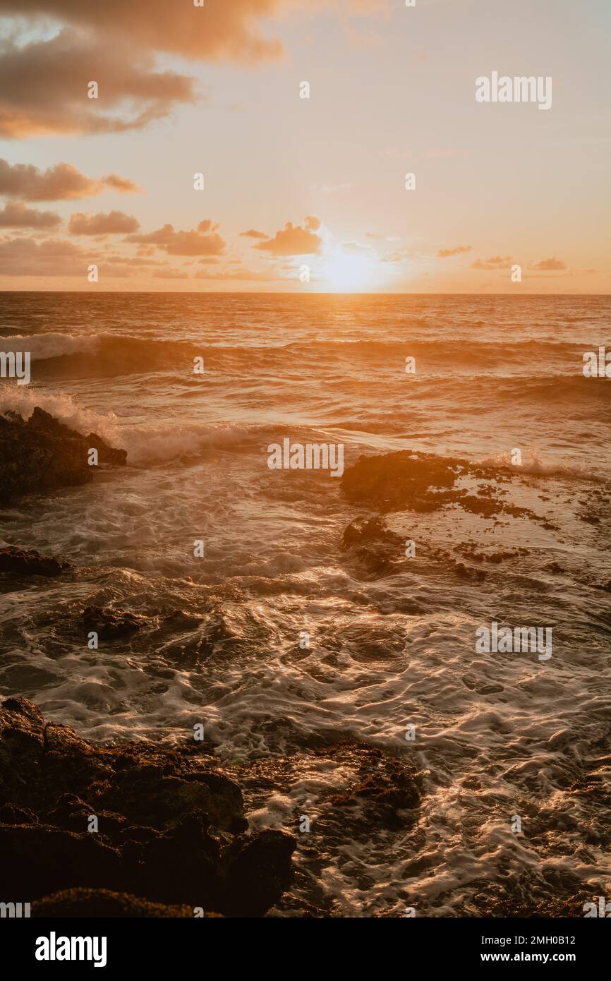 Hawaii waves hi-res stock photography and images - Alamy