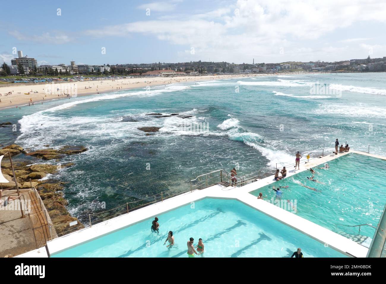 Summers day, Icebergs swimming pool, Bondi Beach, Sydney, Australia ...