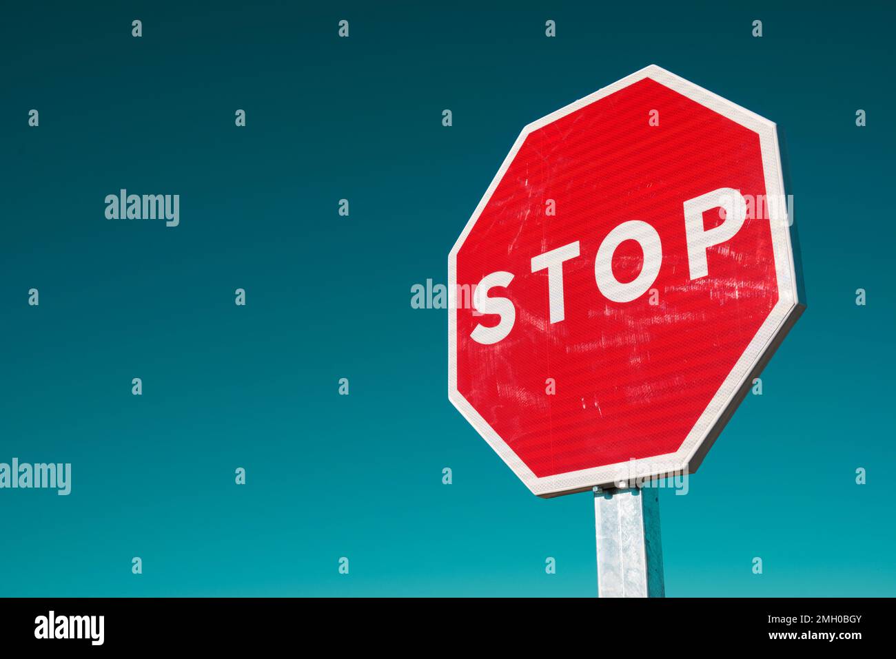 Car halt traffic signal hi-res stock photography and images - Alamy