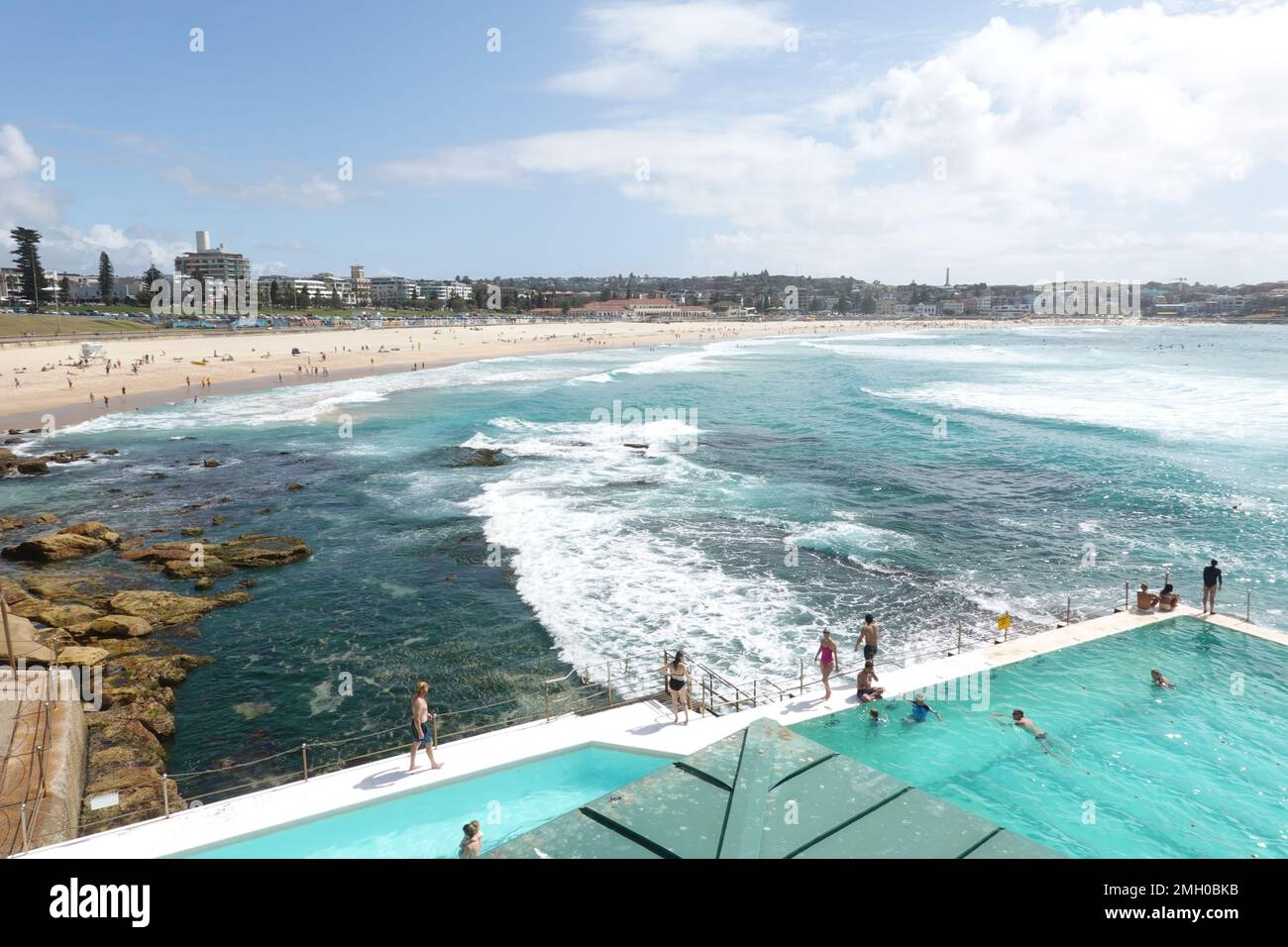 Summers day, Icebergs swimming pool, Bondi Beach, Sydney, Australia ...