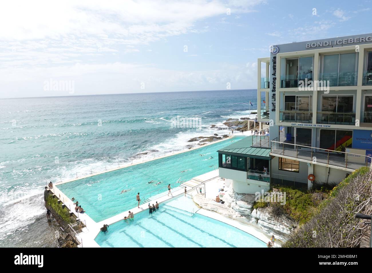 Summers day, Icebergs swimming pool, Bondi Beach, Sydney, Australia ...