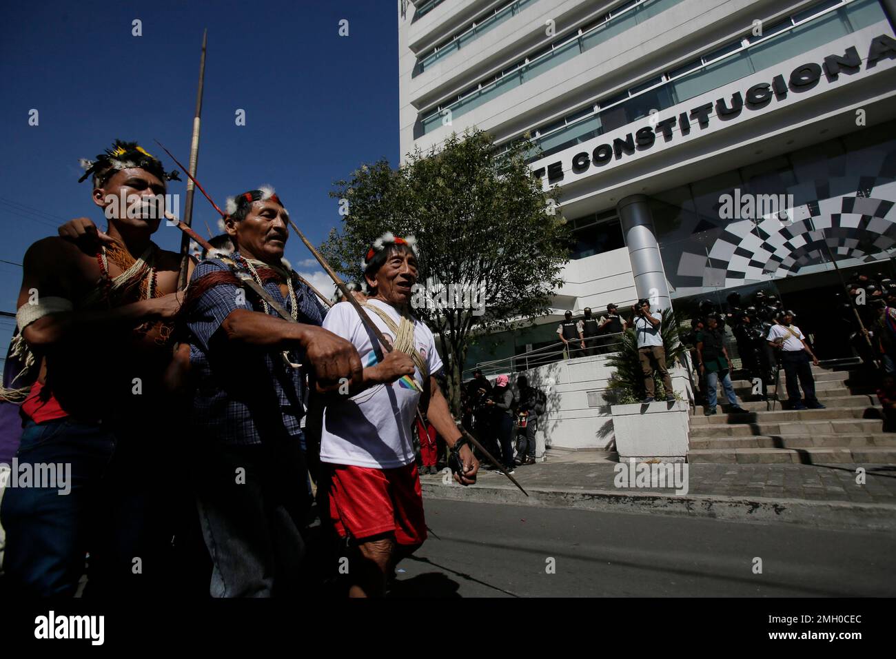 Waorani court hi-res stock photography and images - Alamy