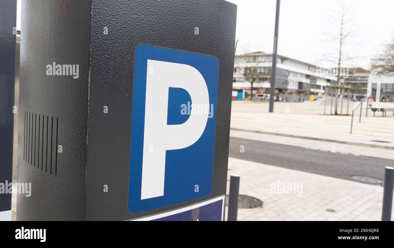 parking sign blue white p car parked in city street Stock Photo - Alamy