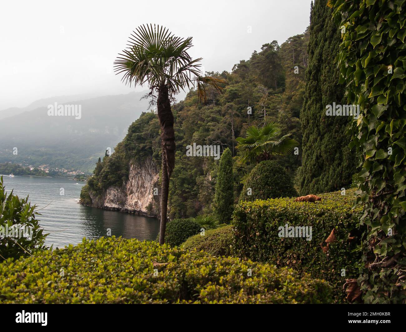 beautiful views, green lawns, trees, bushes and sculptures of the Villa ...
