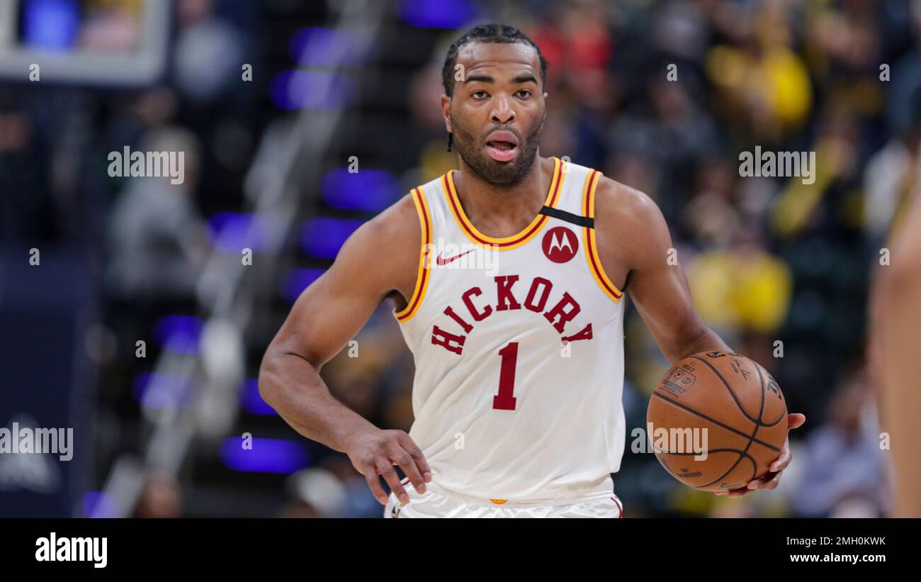 Indiana Pacers forward T.J. Warren (1) plays against the New Orleans ...