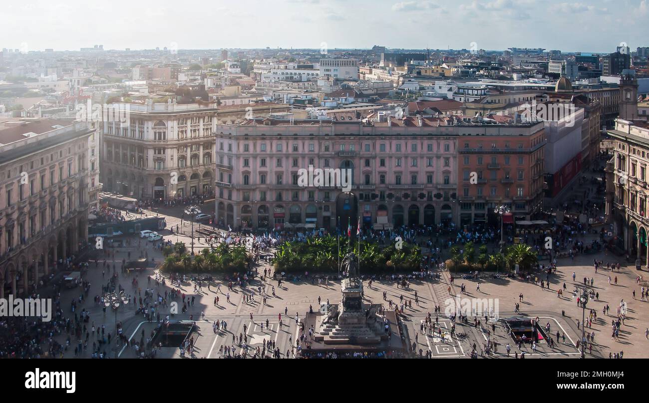 View of the Piazza del Duomo from the roof of the Cathedral of the ...