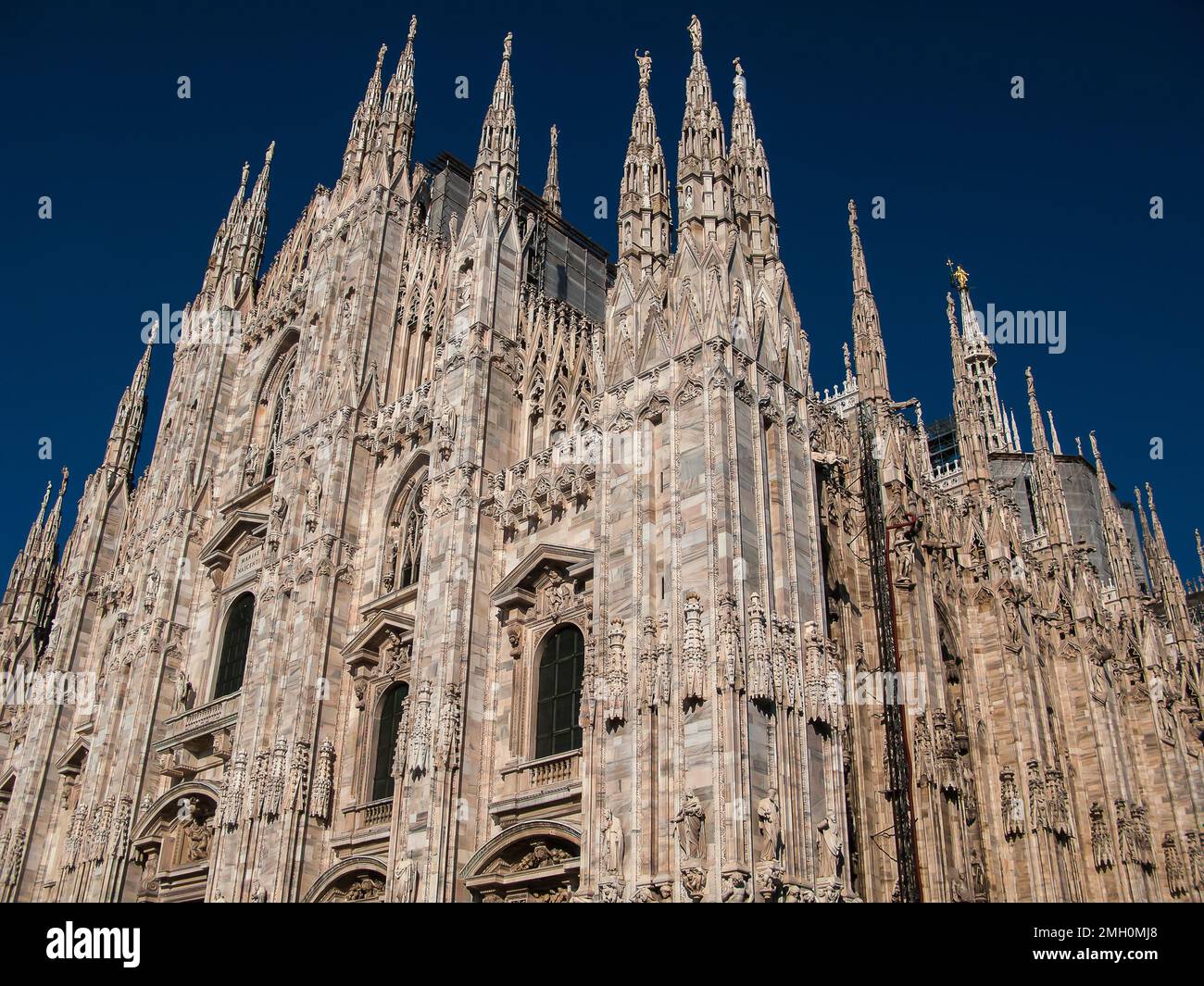 Sunny day milan famous duomo hi-res stock photography and images - Alamy