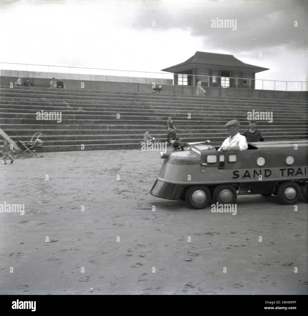 1950s train to the seaside hi-res stock photography and images - Alamy