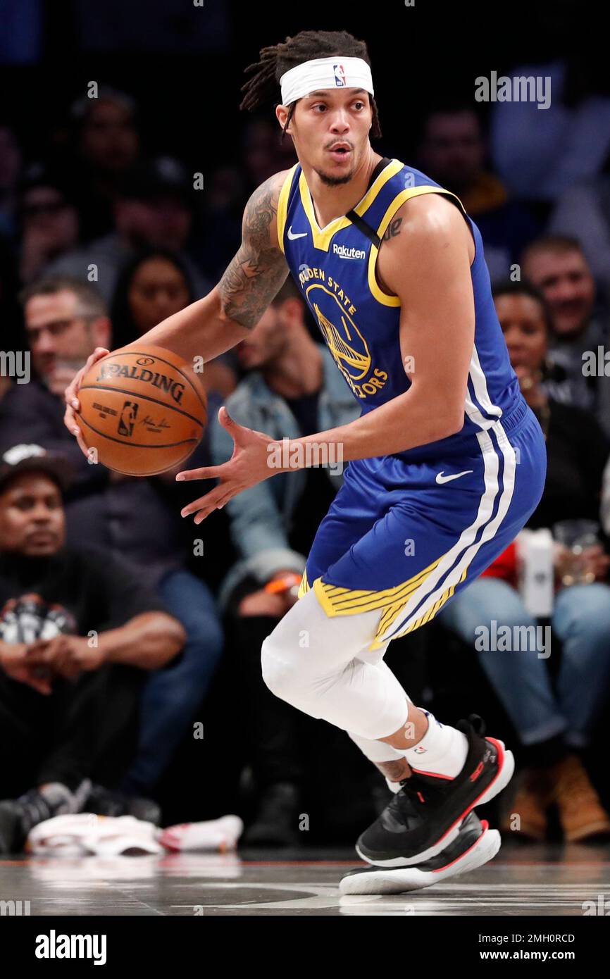 Golden State Warriors guard Damion Lee (1) looks for his next move ...