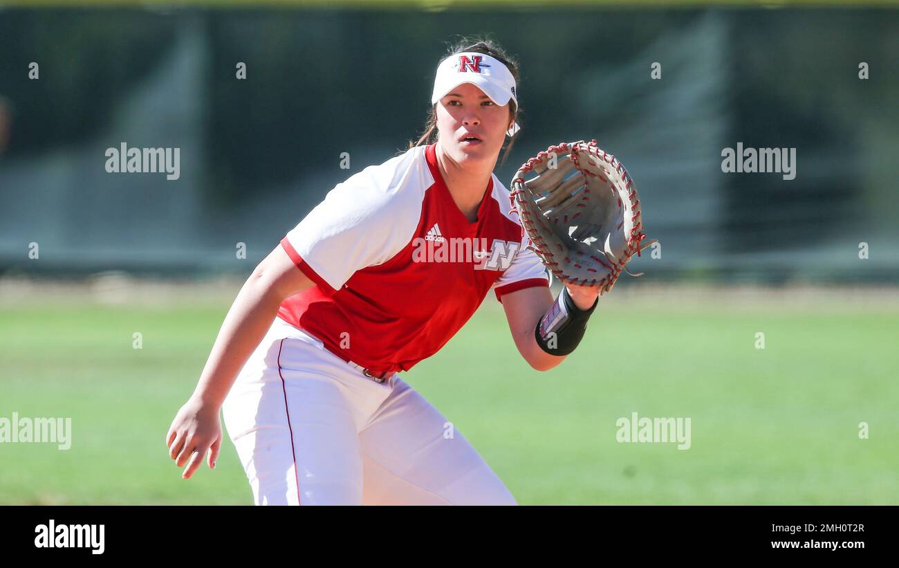 Nicholls State's Melise Gossen (20) wait for a throw to first during an ...