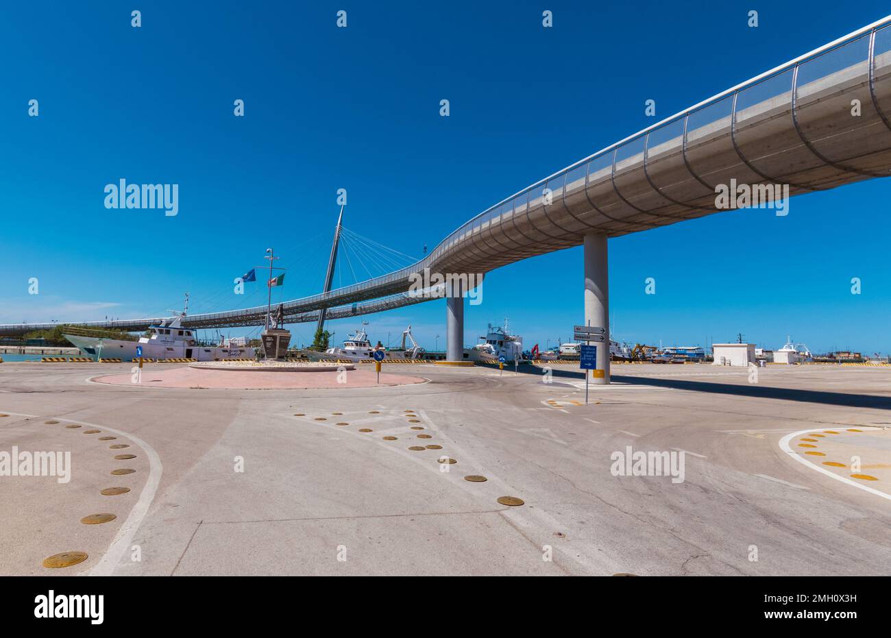 Pescara (Italy) - The big city along the Adriatic sea with Ponte del ...