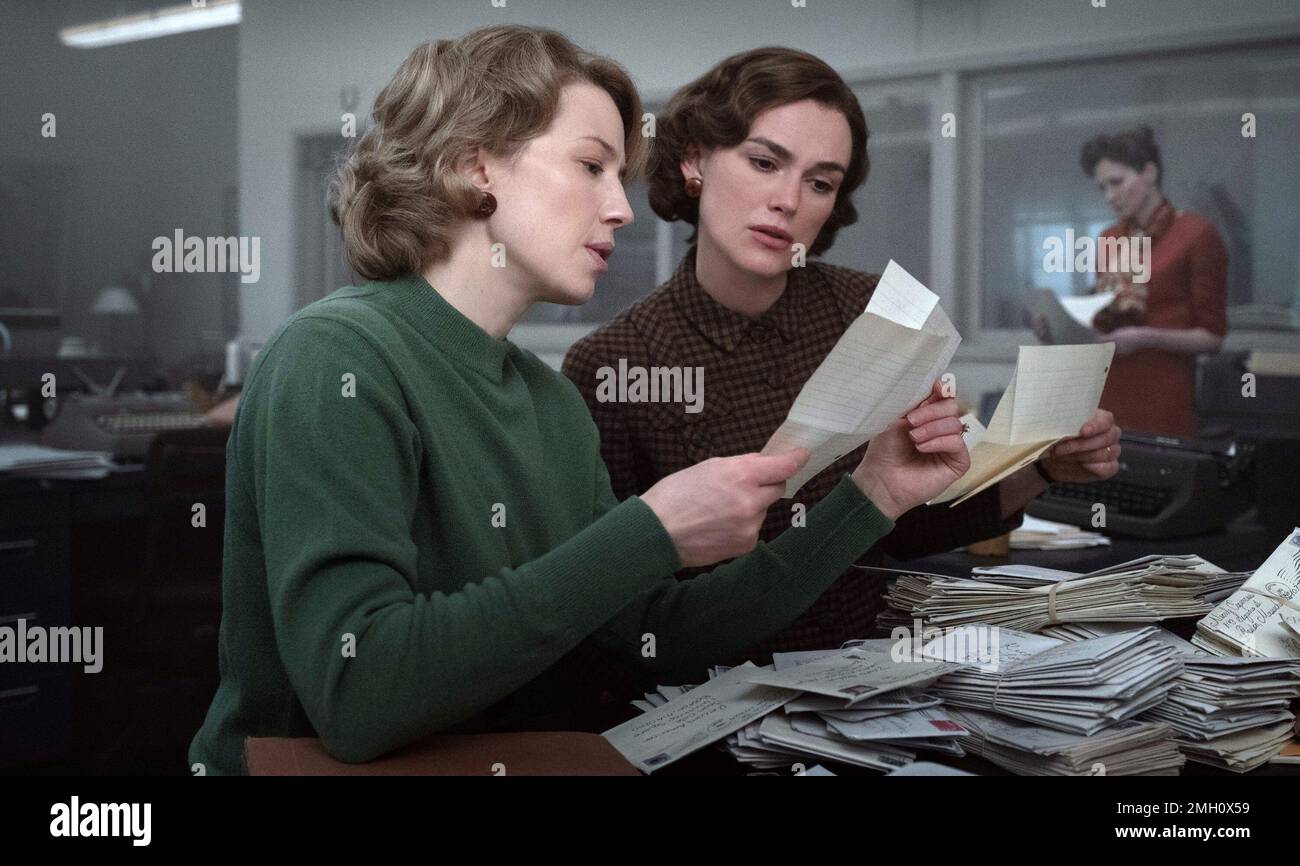 BOSTON STRANGLER, from left: Carrie Coon as Jean Cole, Keira Knightley ...