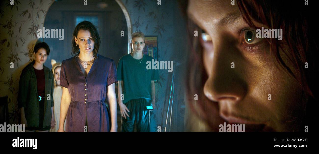 EVIL DEAD RISE, from left: Gabrielle Echols, Nell Fisher, Lily Sullivan ...