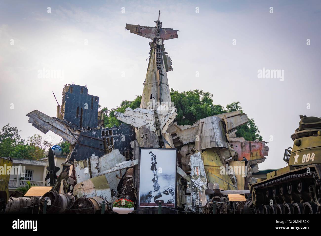 Monument dedicated to Vietnam War in museum Hanoi by night Stock Photo ...