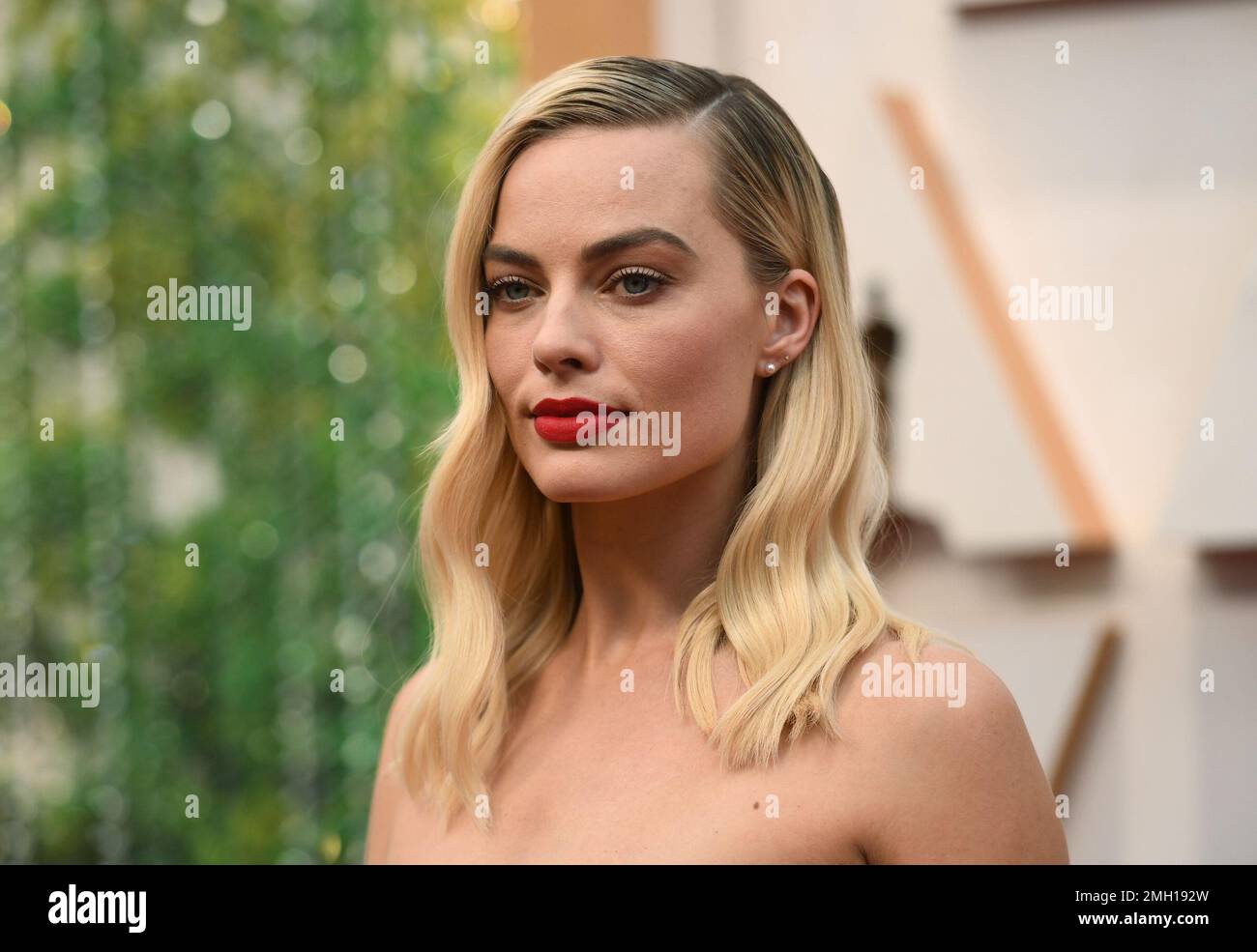 Margot Robbie arrives at the Oscars on Sunday, Feb. 9, 2020, at the ...