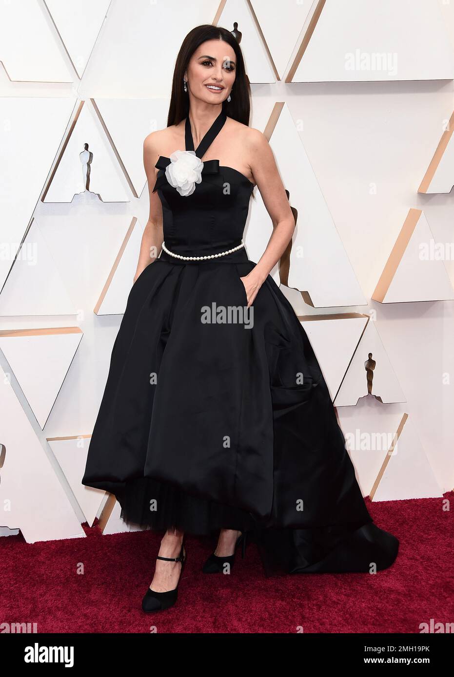 Penelope Cruz arrives at the Oscars on Sunday, Feb. 9, 2020, at the ...