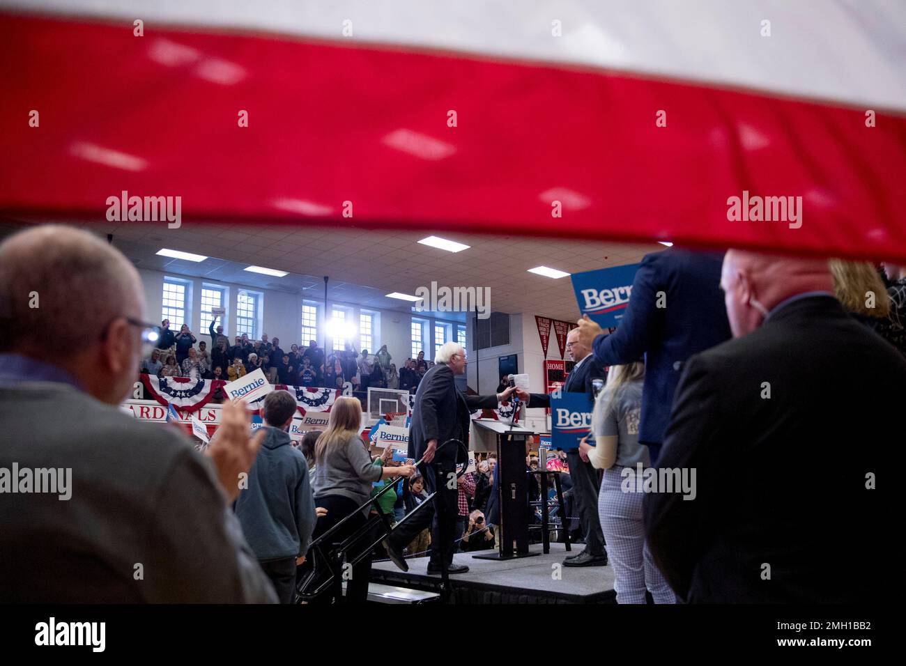 Democratic presidential candidate Sen. Bernie Sanders, I-Vt., center ...