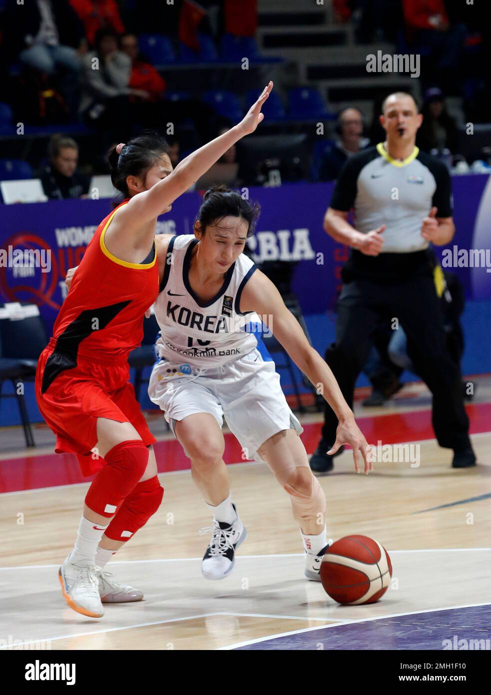 South Korea's Danbi Kim, right, drives to the basket as China's Siyu ...