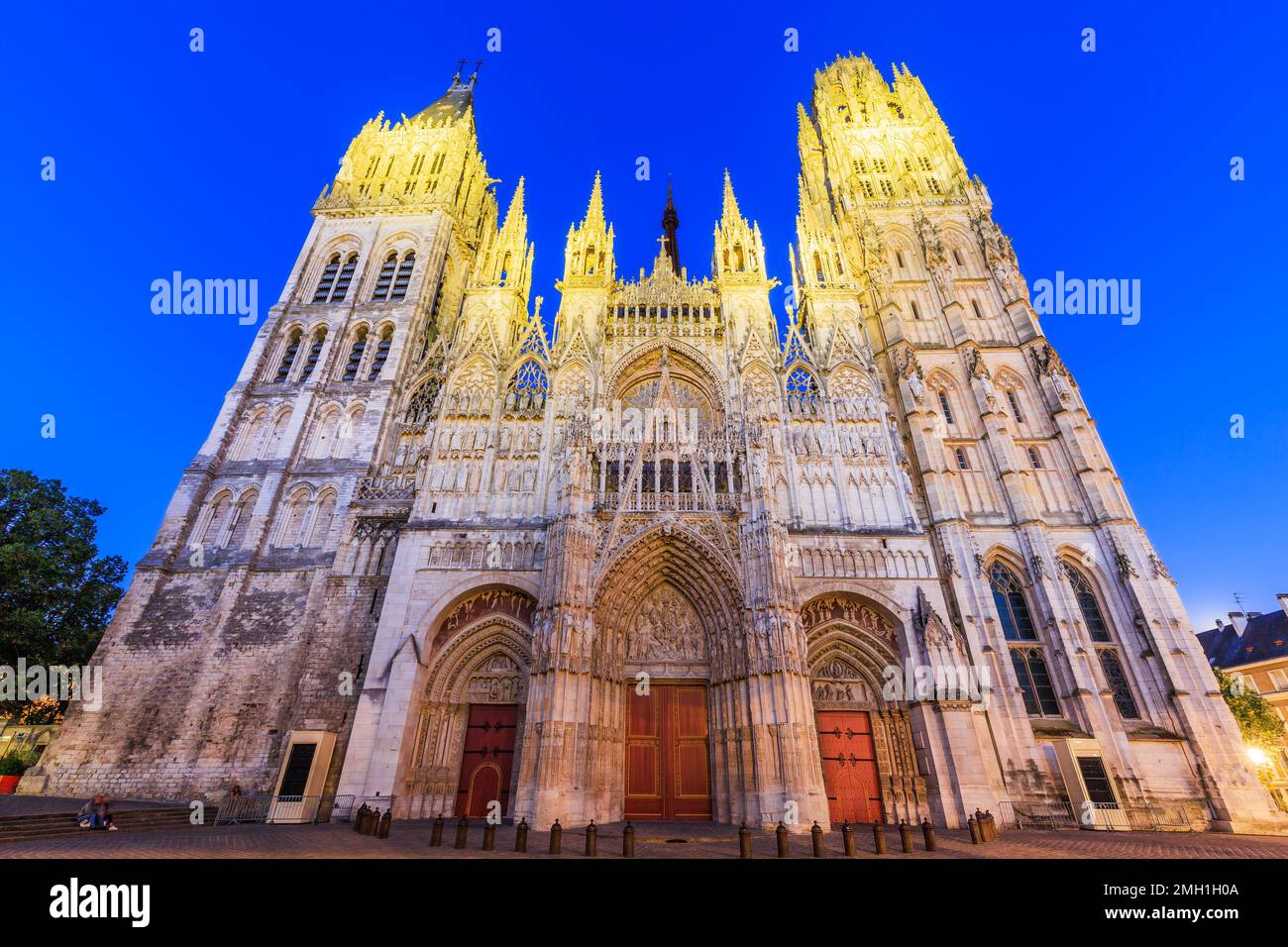 Cathedral of Notre-Dame de Rouen at night. Normandy, France Stock Photo ...
