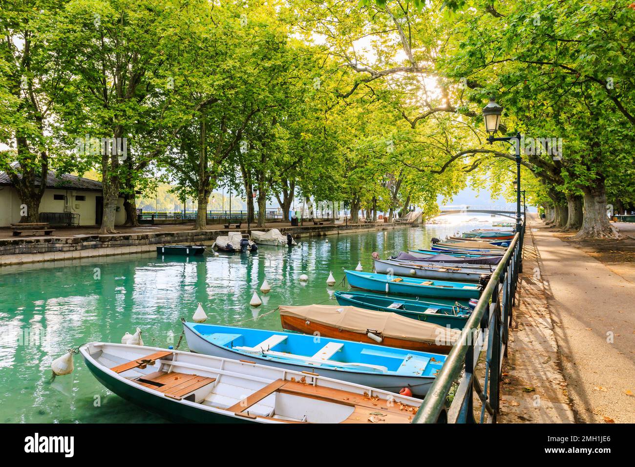 Annecy bridge hi-res stock photography and images - Alamy