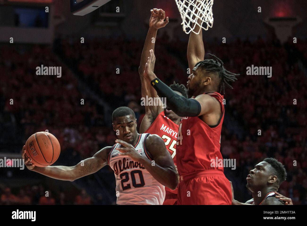 Illinois' DeMonte Williams (20) passes the ball under the basket around ...