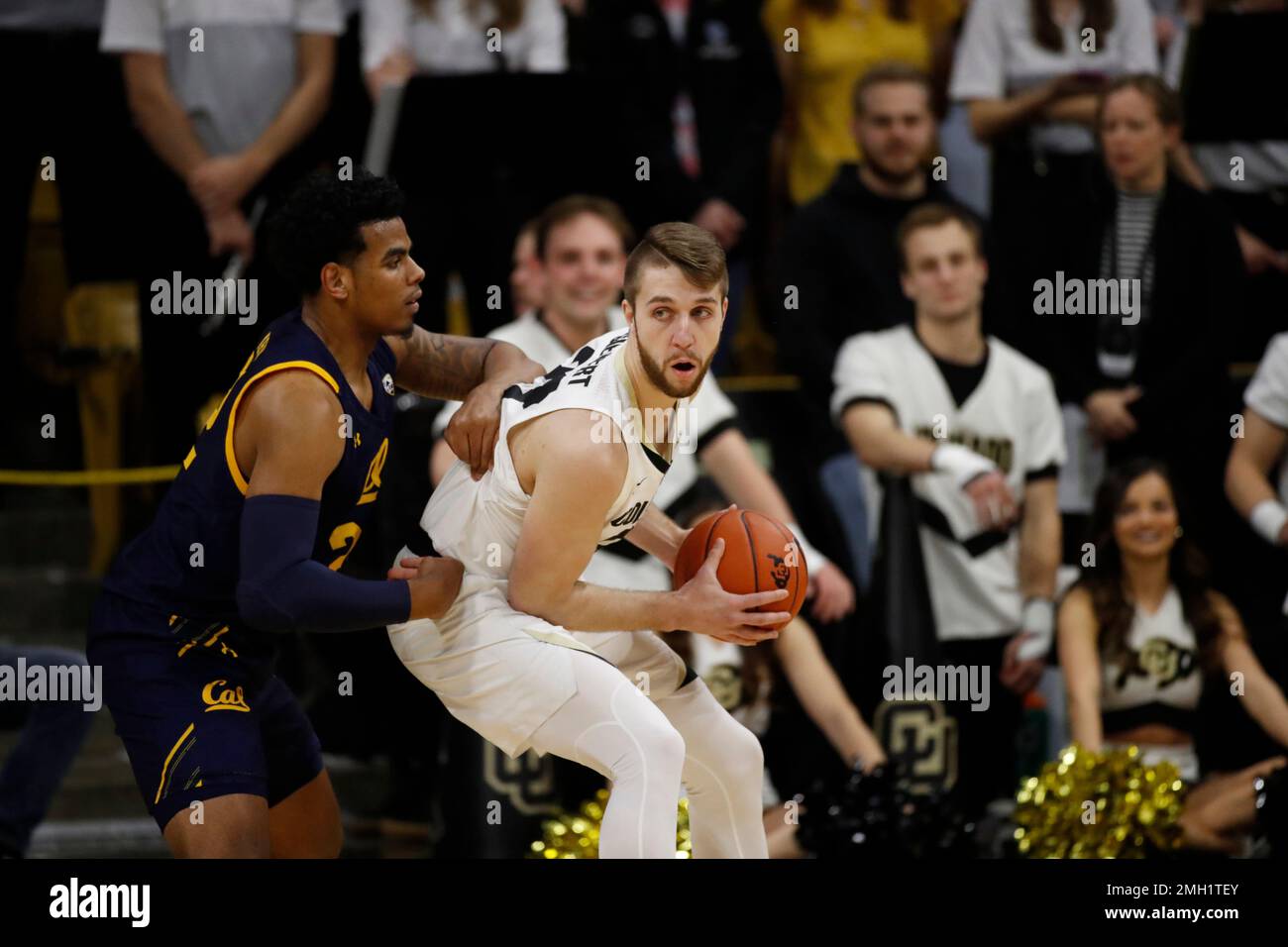 California forward Andre Kelly (22) ND =C23= in the first half of an ...