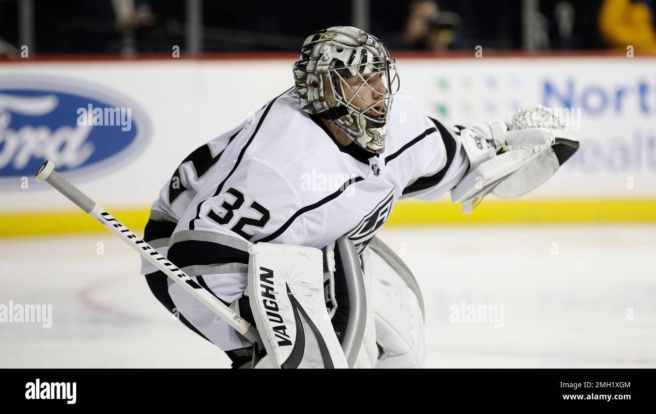 Los Angeles Kings goaltender Jonathan Quick (32) during the second ...