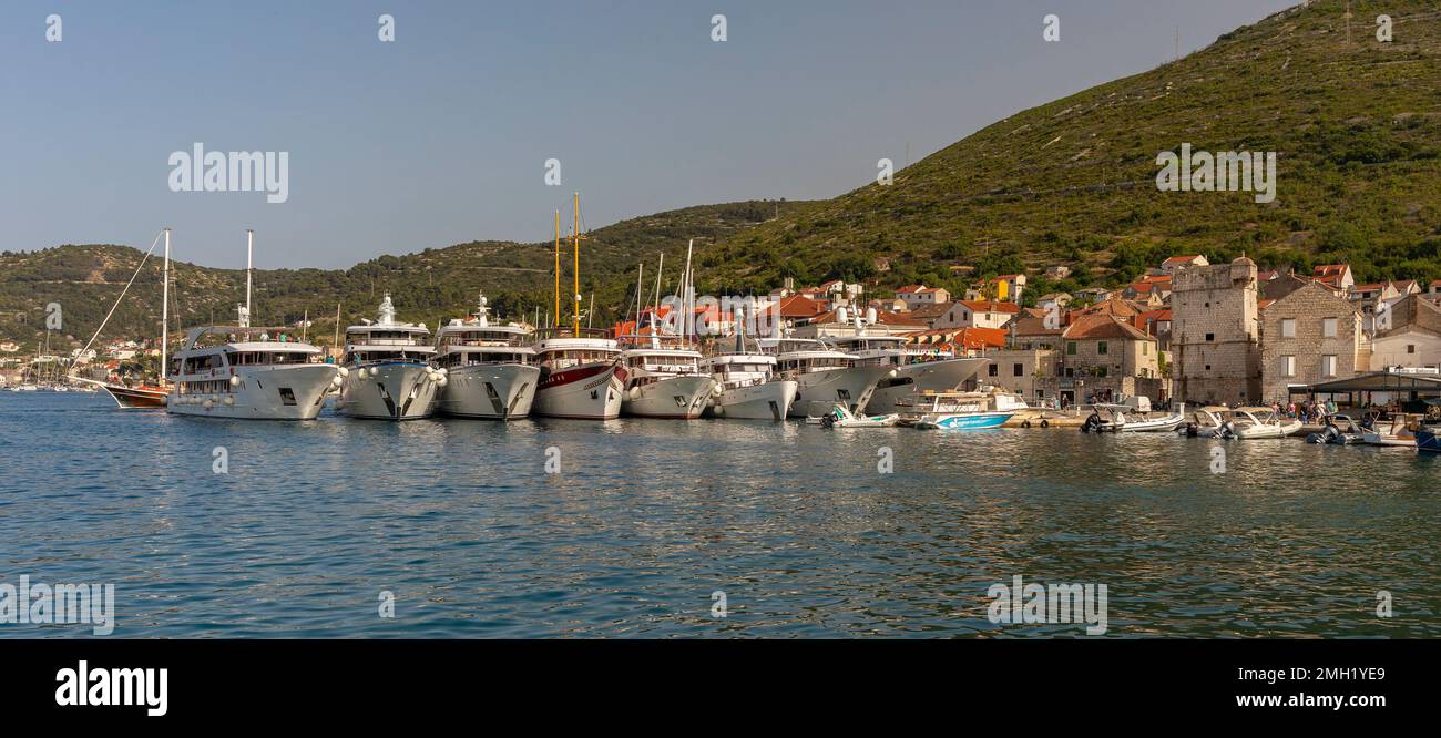 Yachts marine vis hi-res stock photography and images - Alamy
