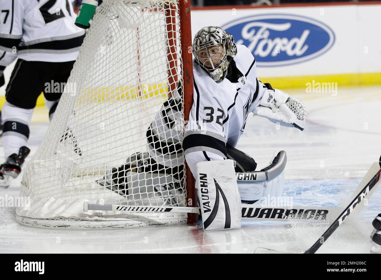 Los Angeles Kings goaltender Jonathan Quick (32) during the second ...
