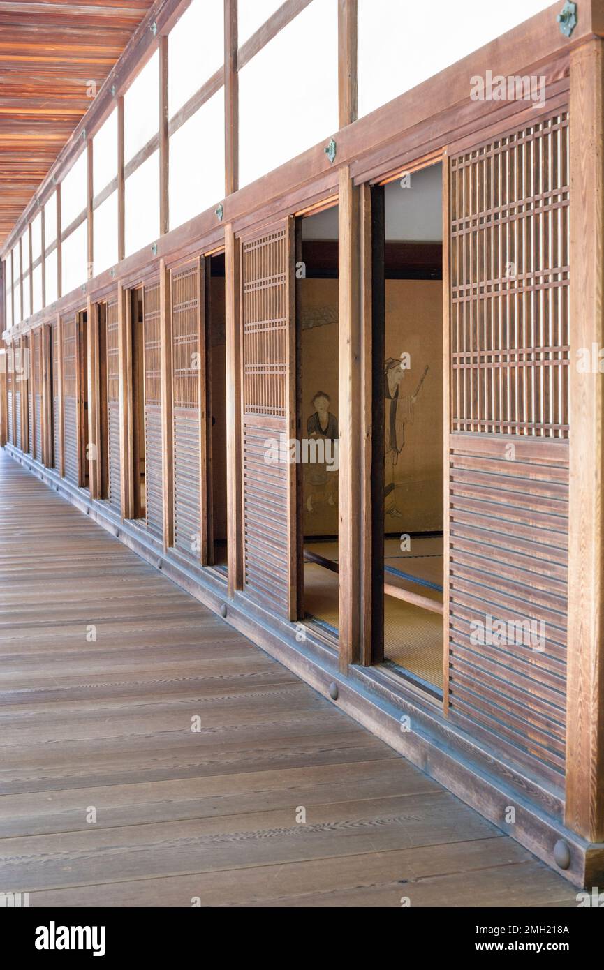 An engawa porch at Kenninji Temple, Kyoto, Japan Stock Photo - Alamy