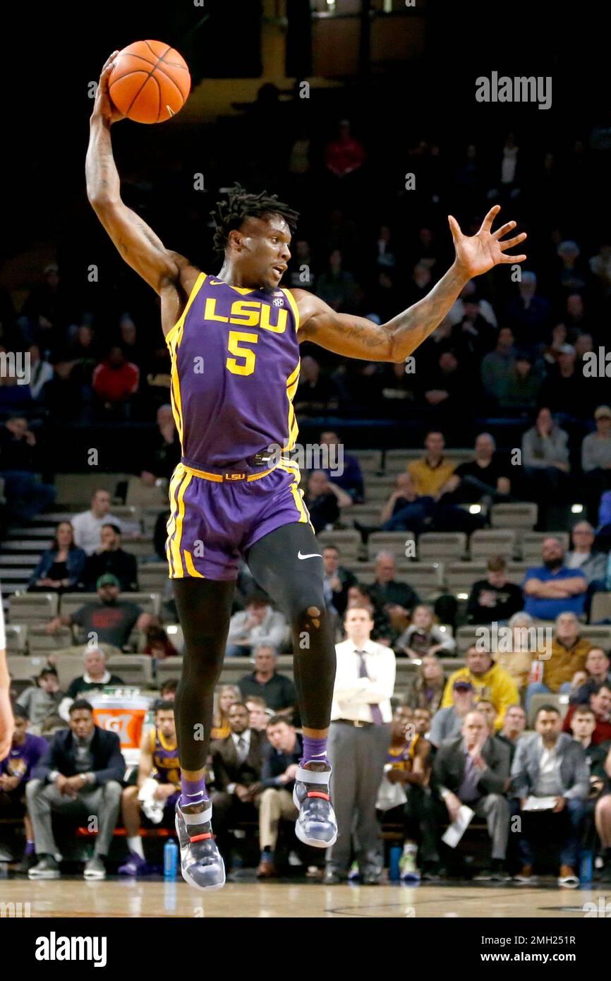 LSU forward Emmitt Williams plays against Vanderbilt in the first half ...