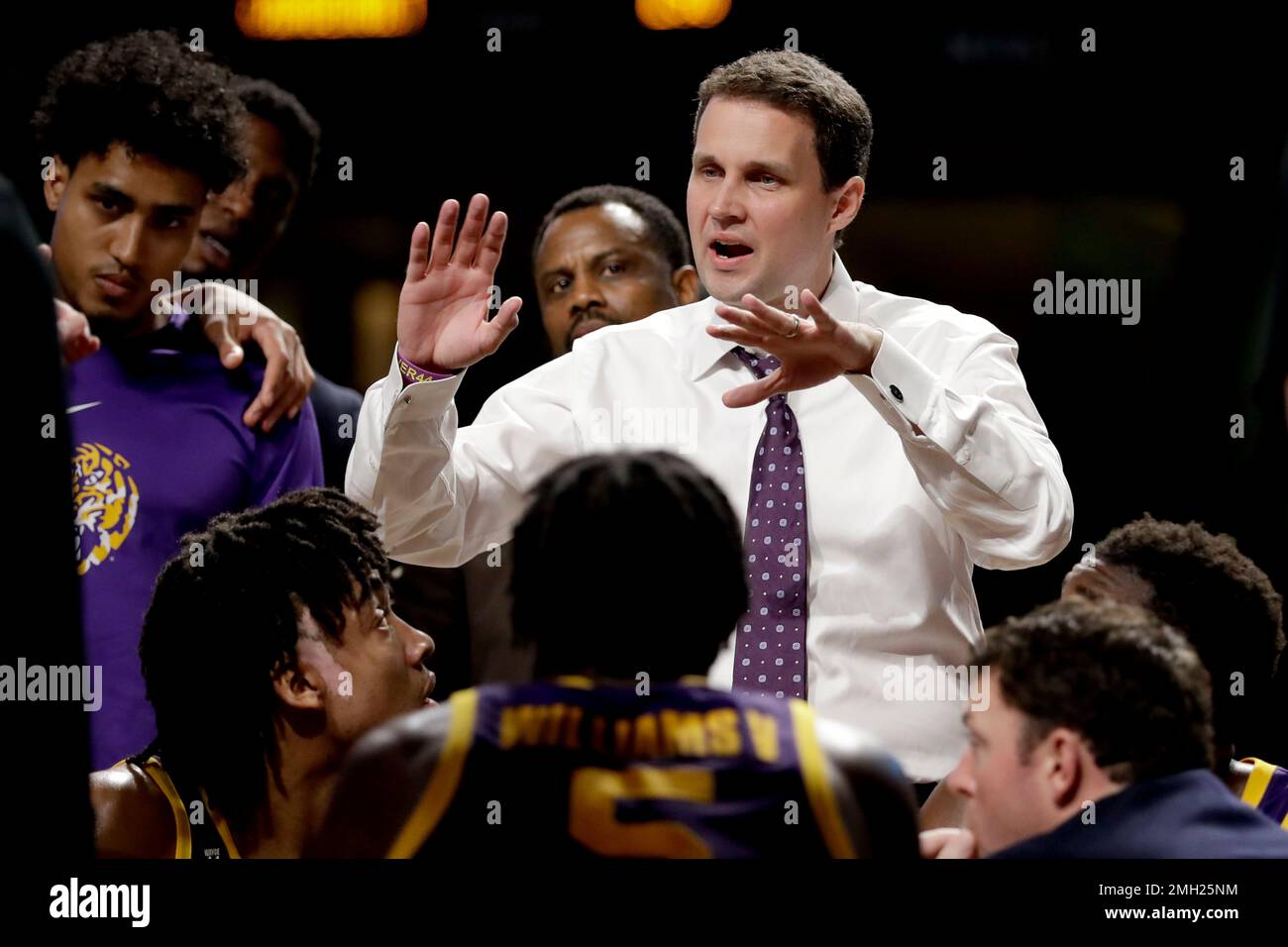LSU head coach Will Wade talks with his players in the second half of ...