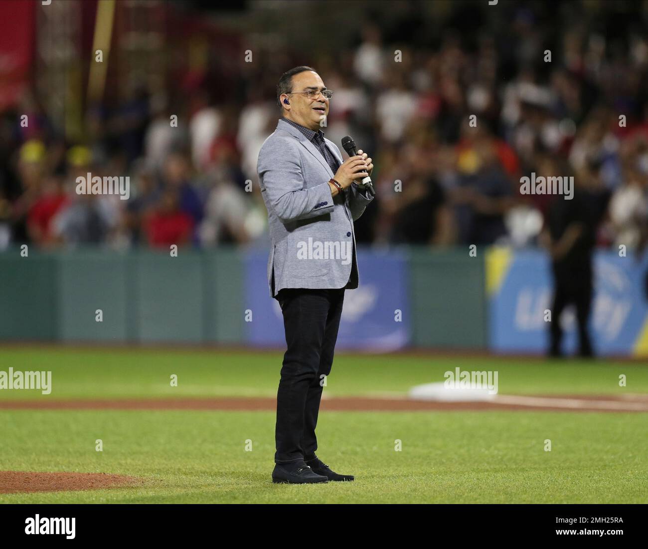 Puerto Rico singer Gilberto Santa Rosa sings the national anthem ahead ...