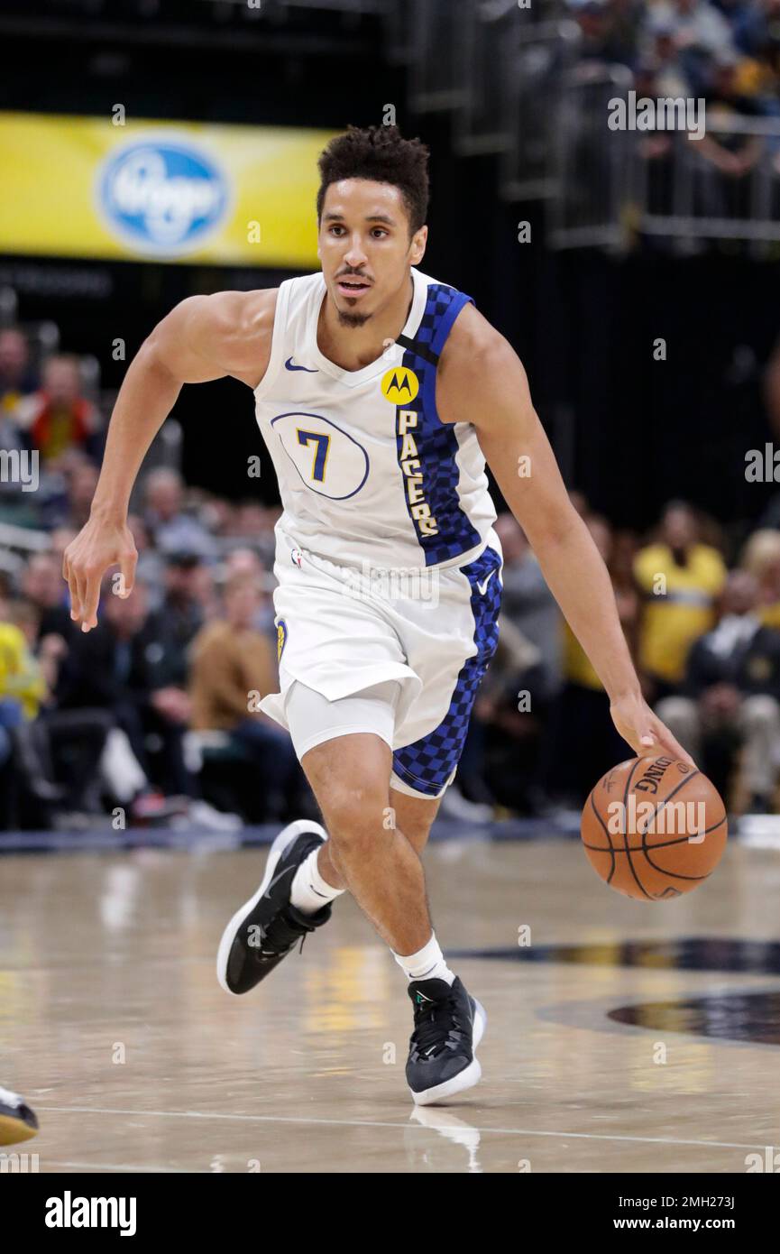 Indiana Pacers guard Malcolm Brogdon (7) plays against the Dallas ...