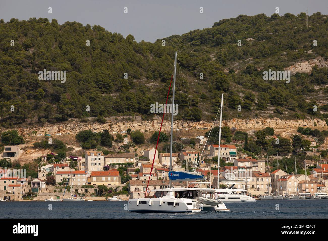 Catamaran vis hi-res stock photography and images - Alamy