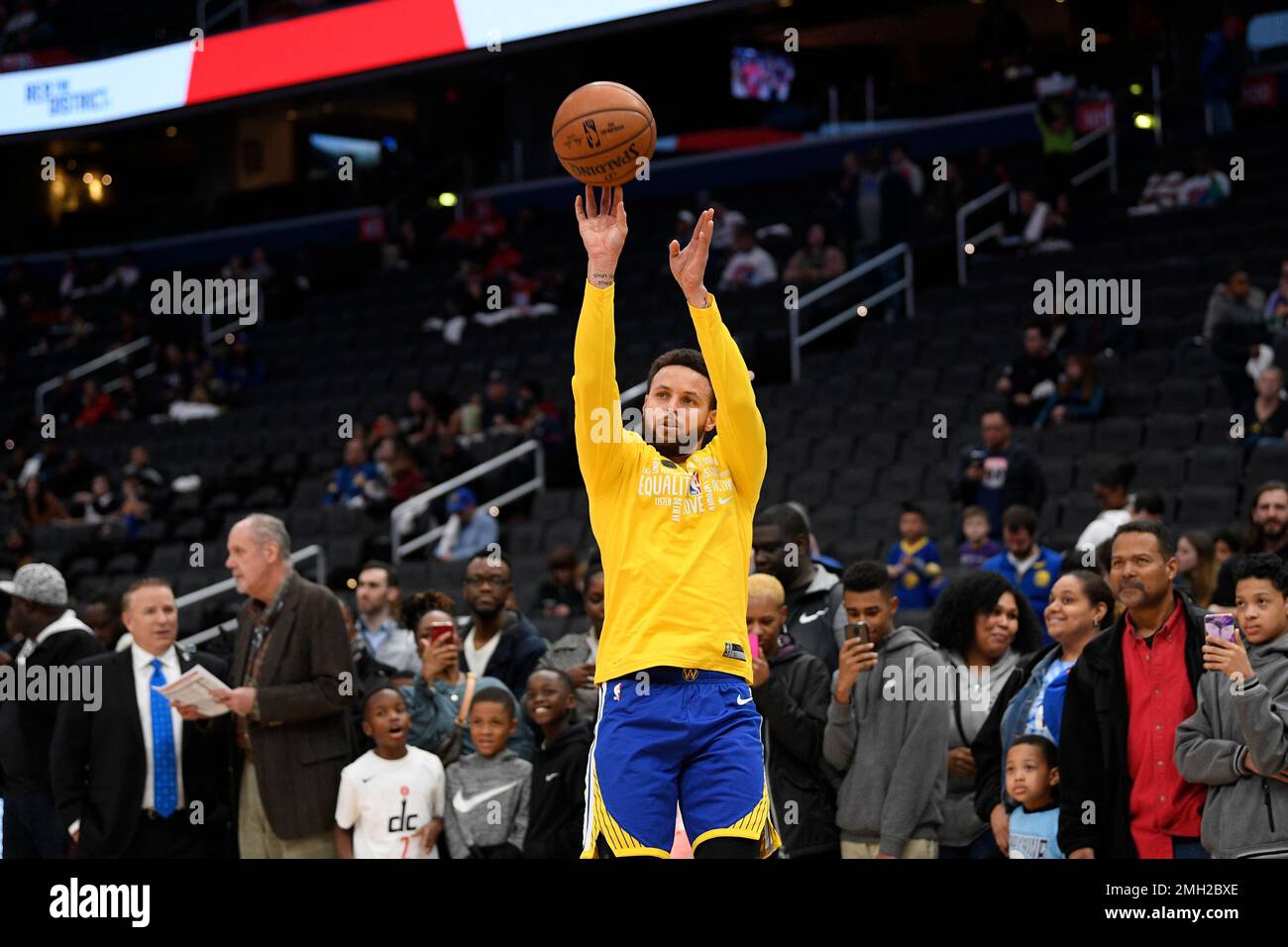 Golden State Warriors guard Stephen Curry works out before an NBA ...
